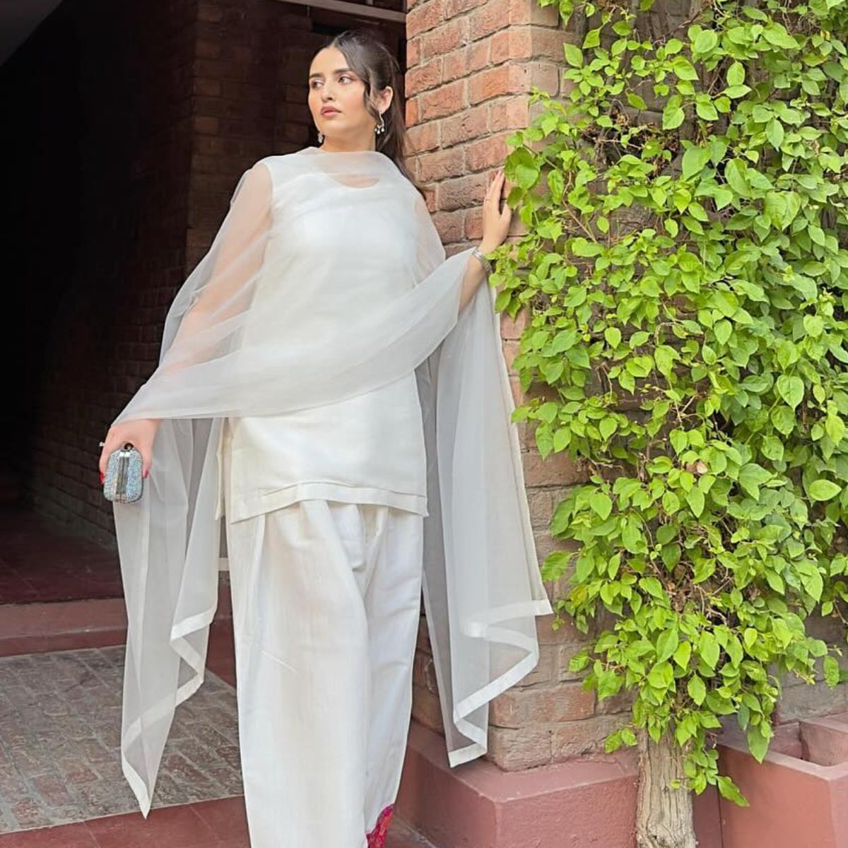 Farshi Shalwar three pc – Momina Ammar